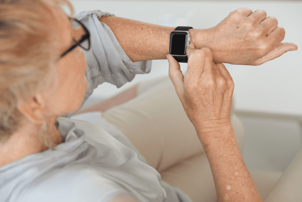 The Benefits of a Smartwatch for Seniors – Eddy Senior Living Communities