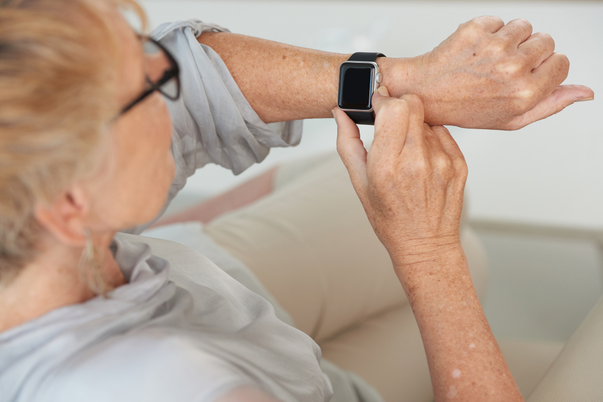 The Benefits of a Smartwatch for Seniors – Eddy Senior Living Communities